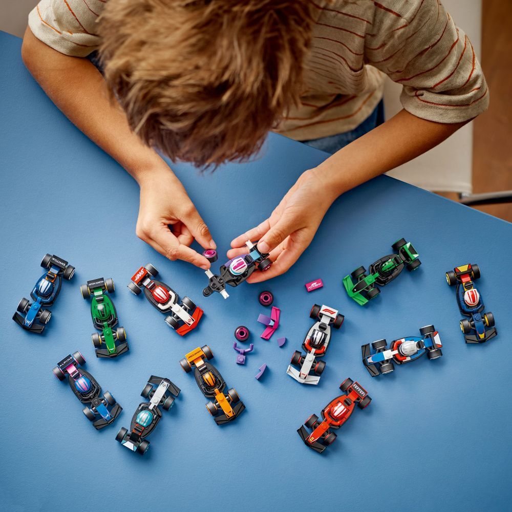 LEGO® Minifigures 70049 F1® Collectible Race Cars (one random vehicle ...